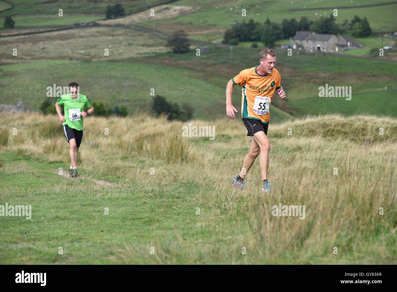 Little Hayfield, Derbyshire, UK. 17th Sept, 2016. Runners in the ...