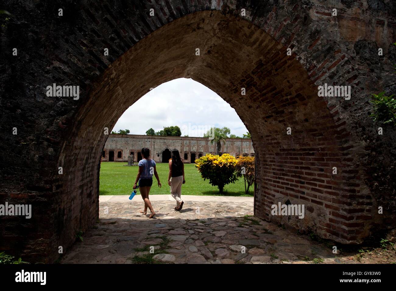 Omoa, Honduras. 16th Sep, 2016. Tourists visit the Fortress of San ...