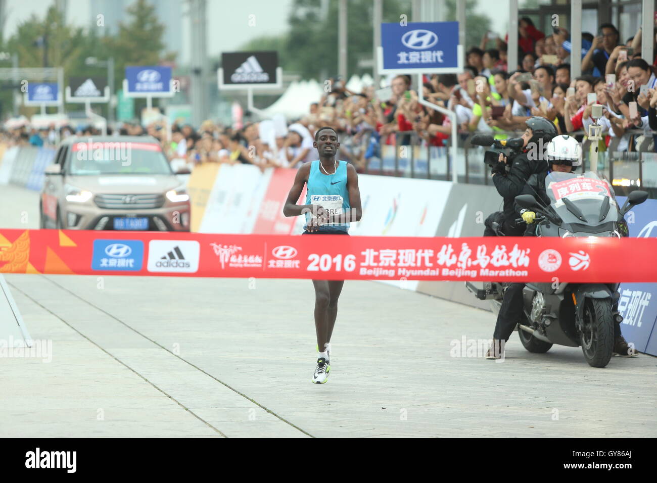 Beijing, Beijing, China. 17th Sep, 2016. Participants run at the ...