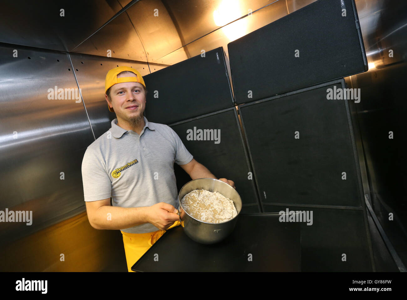 Frankenwinheim, Germany. 13th Sep, 2016. Master baker Axel Schmitt ...