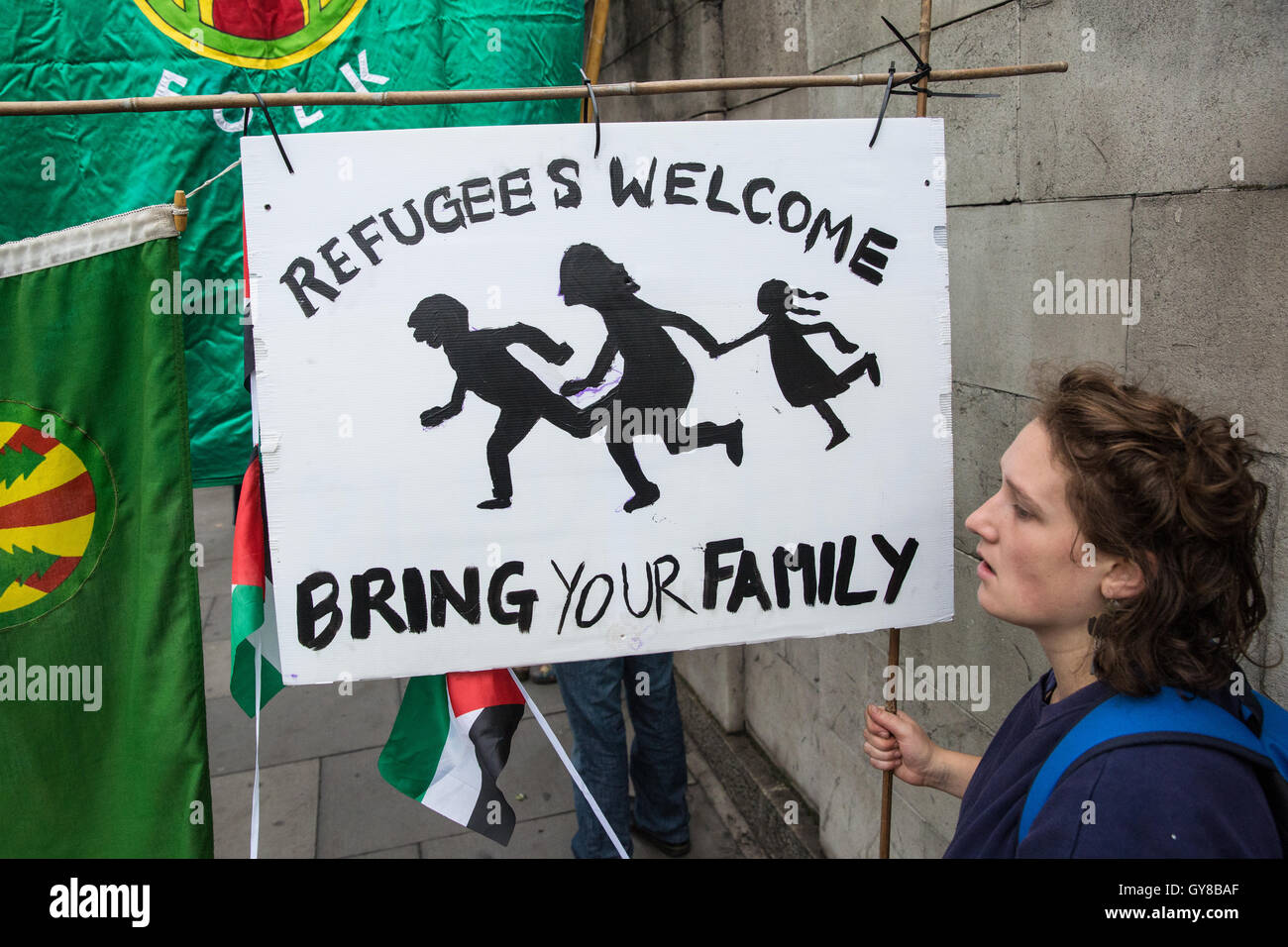 Refugees welcome sign hi-res stock photography and images - Alamy
