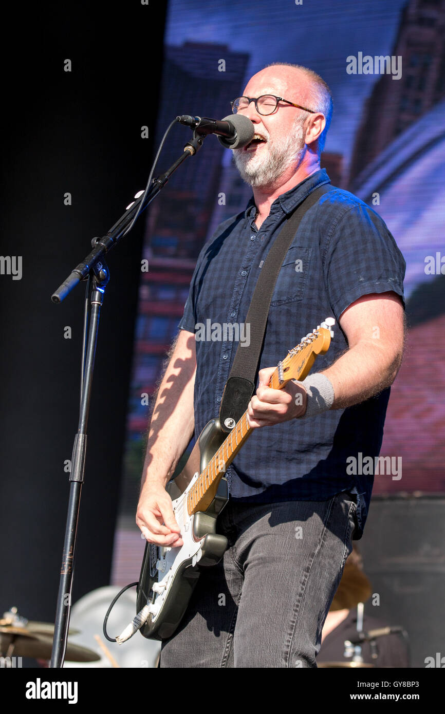 Bob mould live hi-res stock photography and images - Alamy