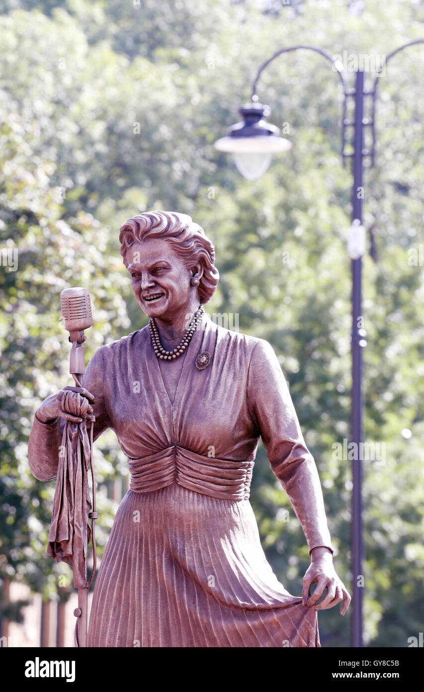 Statue of gracie fields hi-res stock photography and images - Alamy