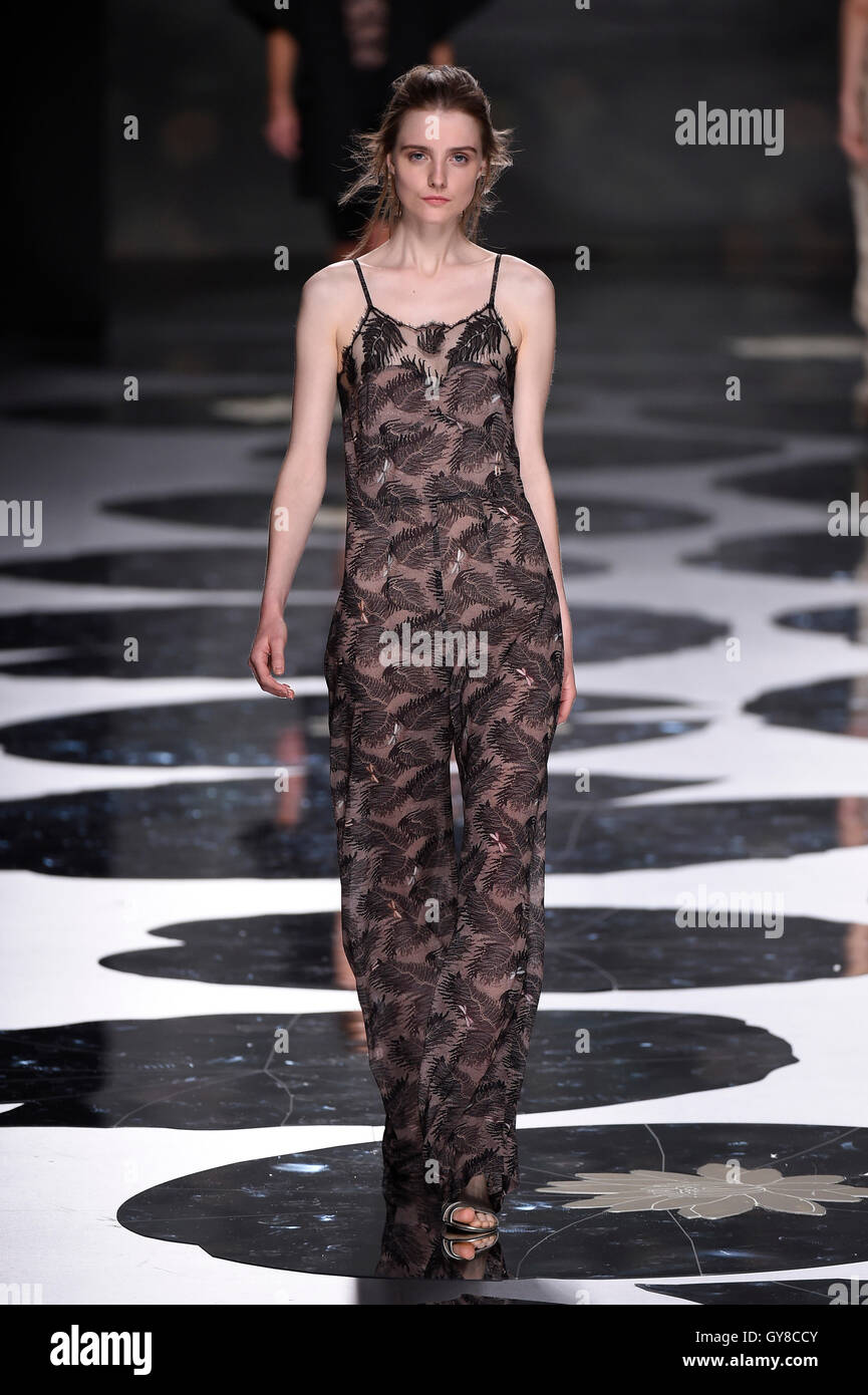 Madrid, Spain. 18th Sept, 2016. A model wears at collection runway a ...