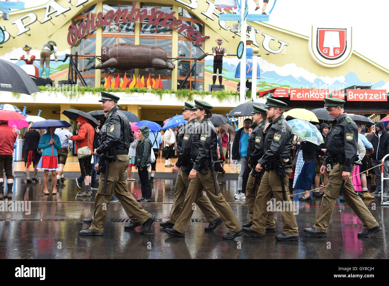 Munich, Germany. 17th Sep, 2016. Police accompany a traditional parade ...