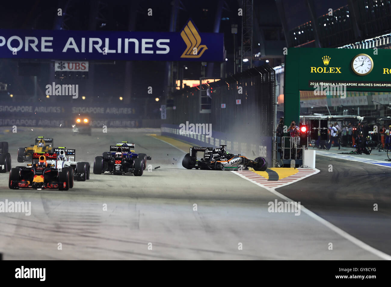 Formula 1 pit wall hi-res stock photography and images - Alamy