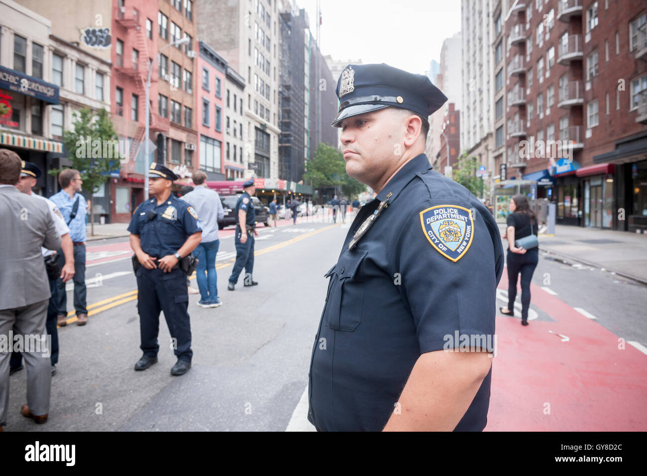 New York, USA. 18th Sep, 2016. NYPD officers guard the site of the ...