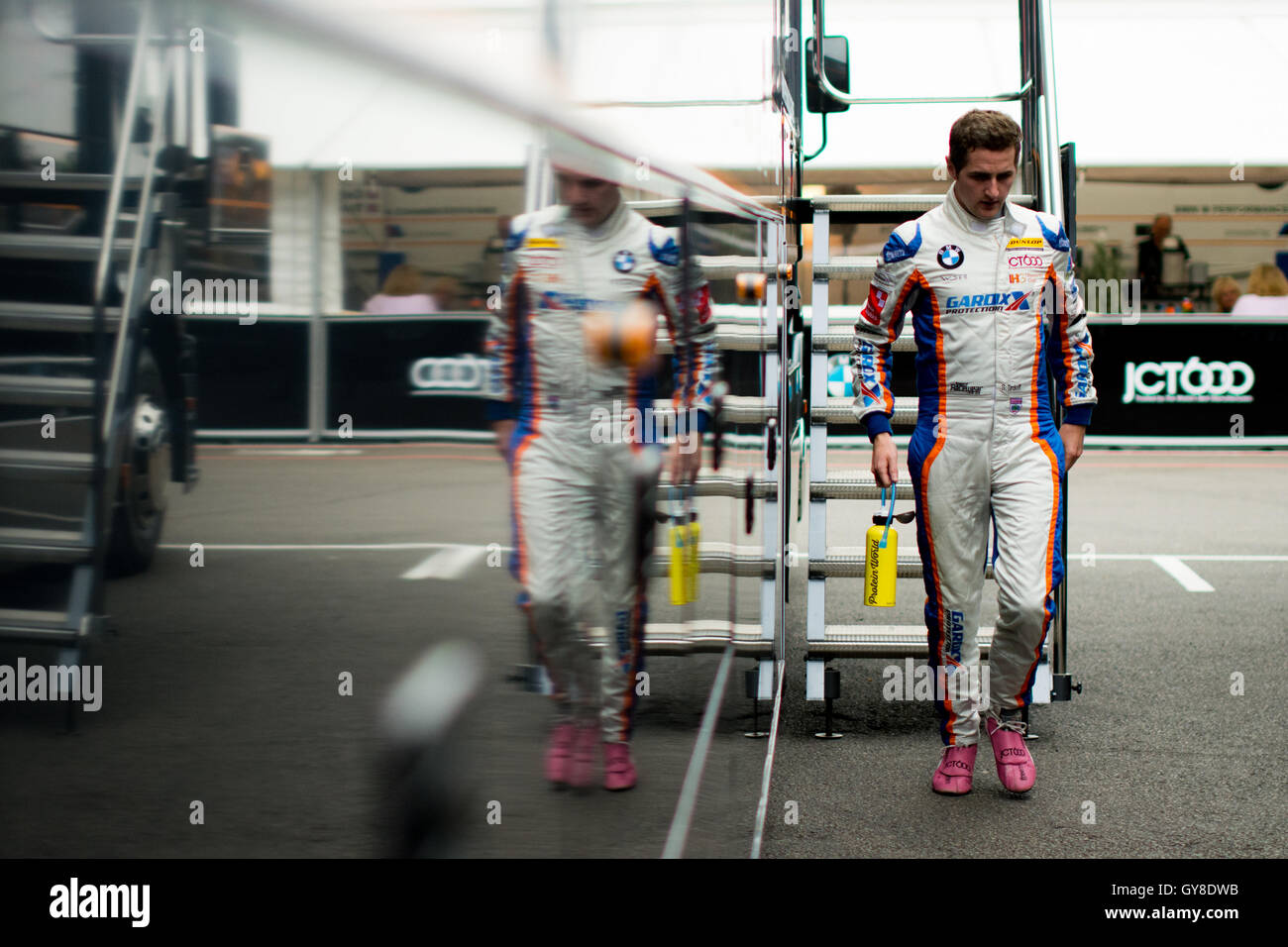 Towcester, Northamptonshire, UK. 18th September, 2016. BTCC racing ...