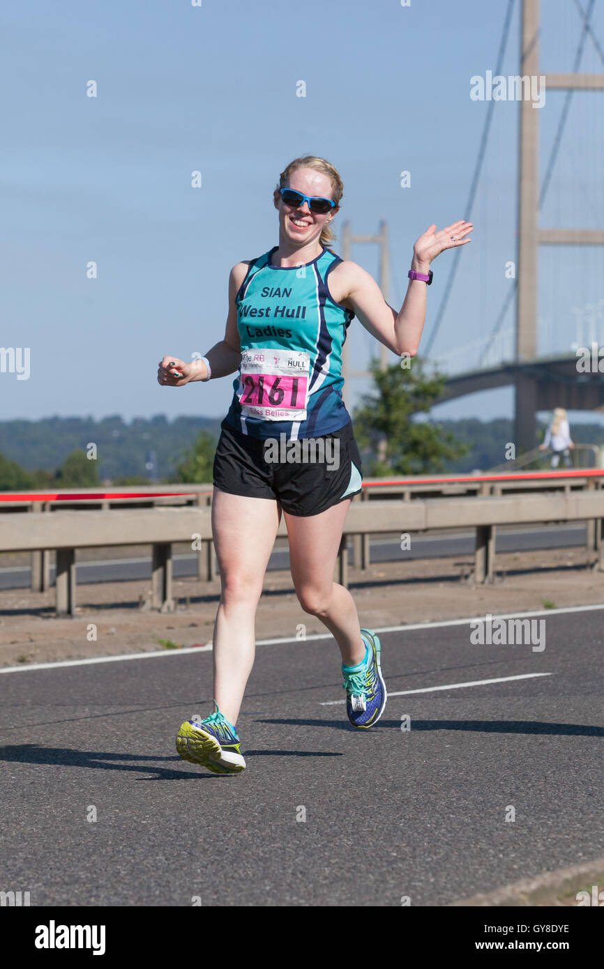 Hull marathon run running runner hi-res stock photography and images ...