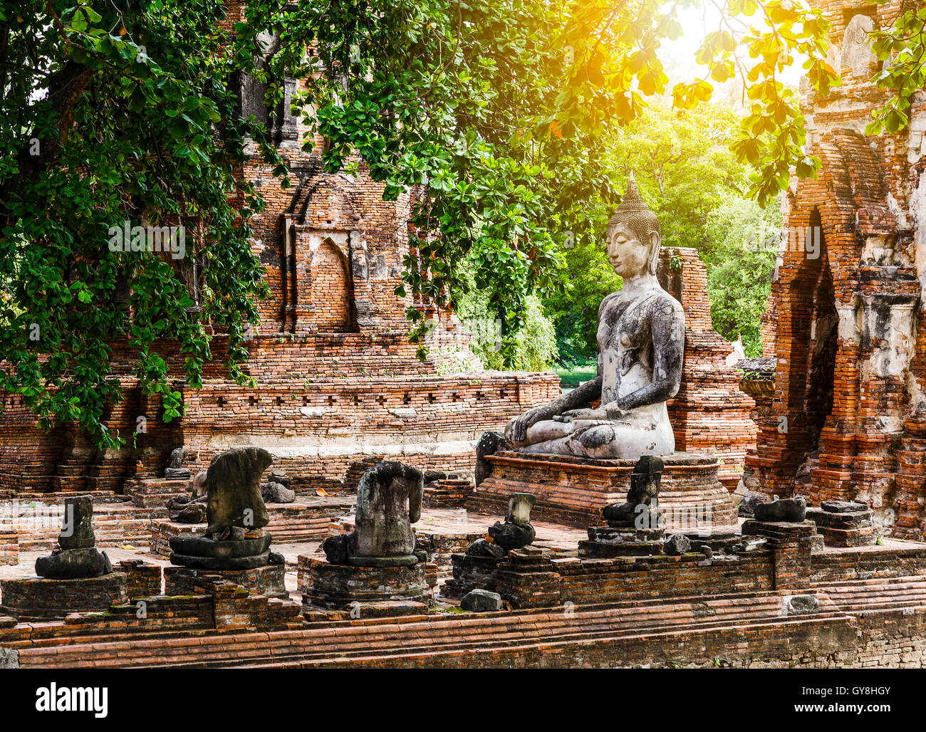 Broken buddha at Ayuttaya Stock Photo - Alamy