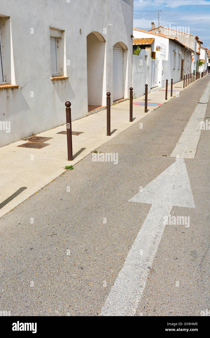 Arrow sign sky architecture hi-res stock photography and images - Alamy