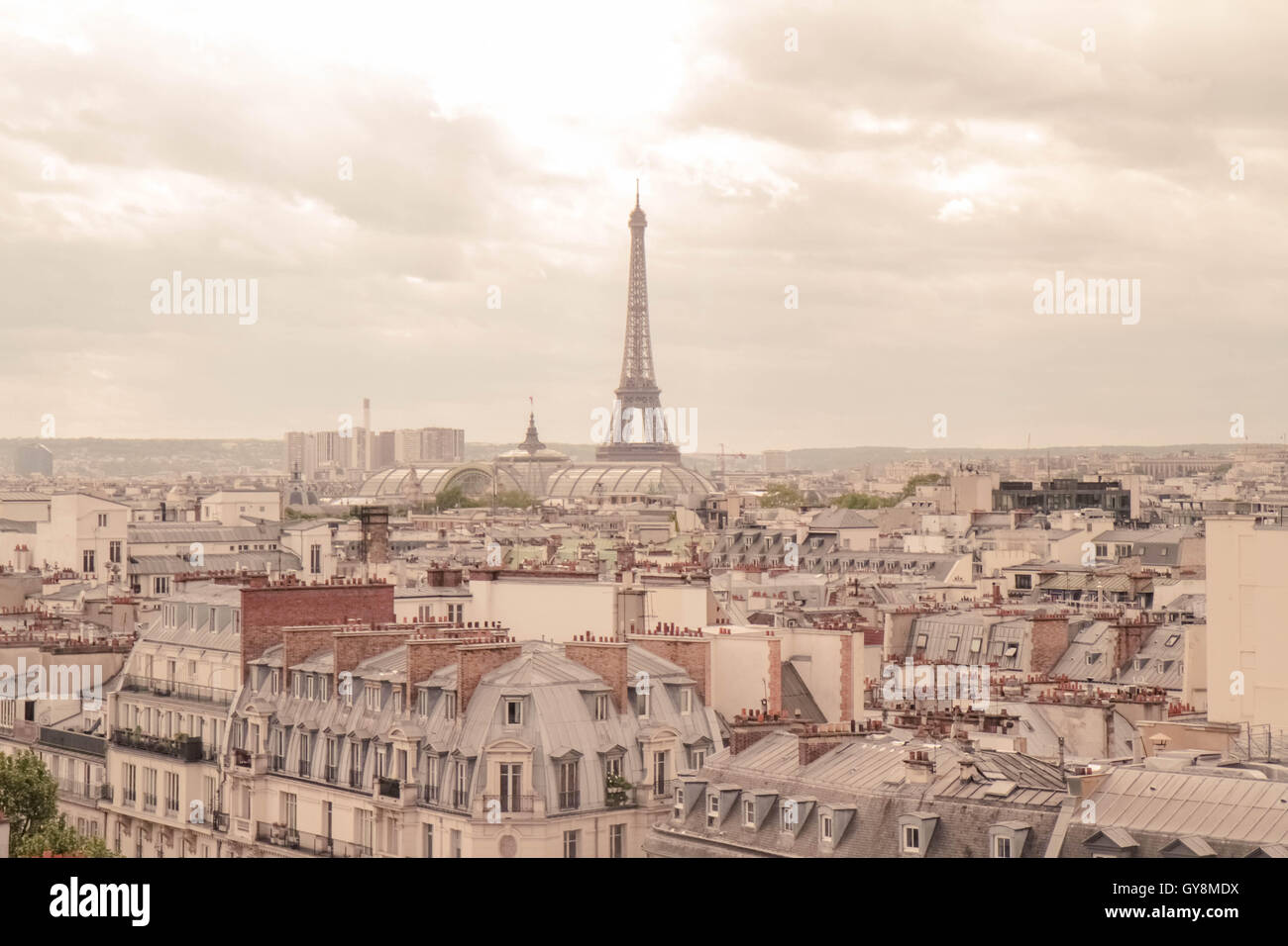 Paris rooftops hi-res stock photography and images - Alamy