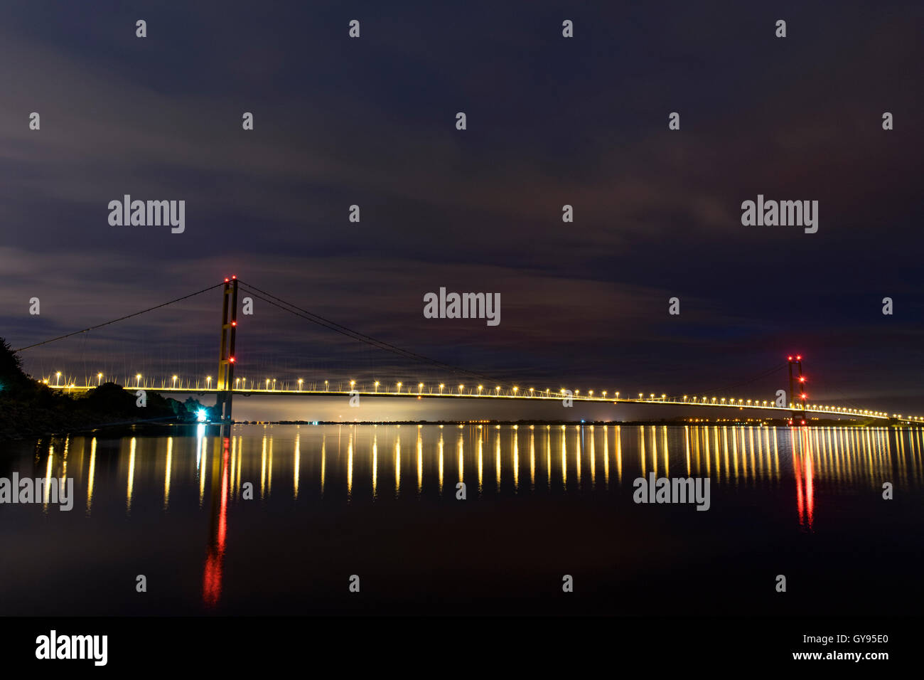 Humber bridge reflections at night hi-res stock photography and images ...