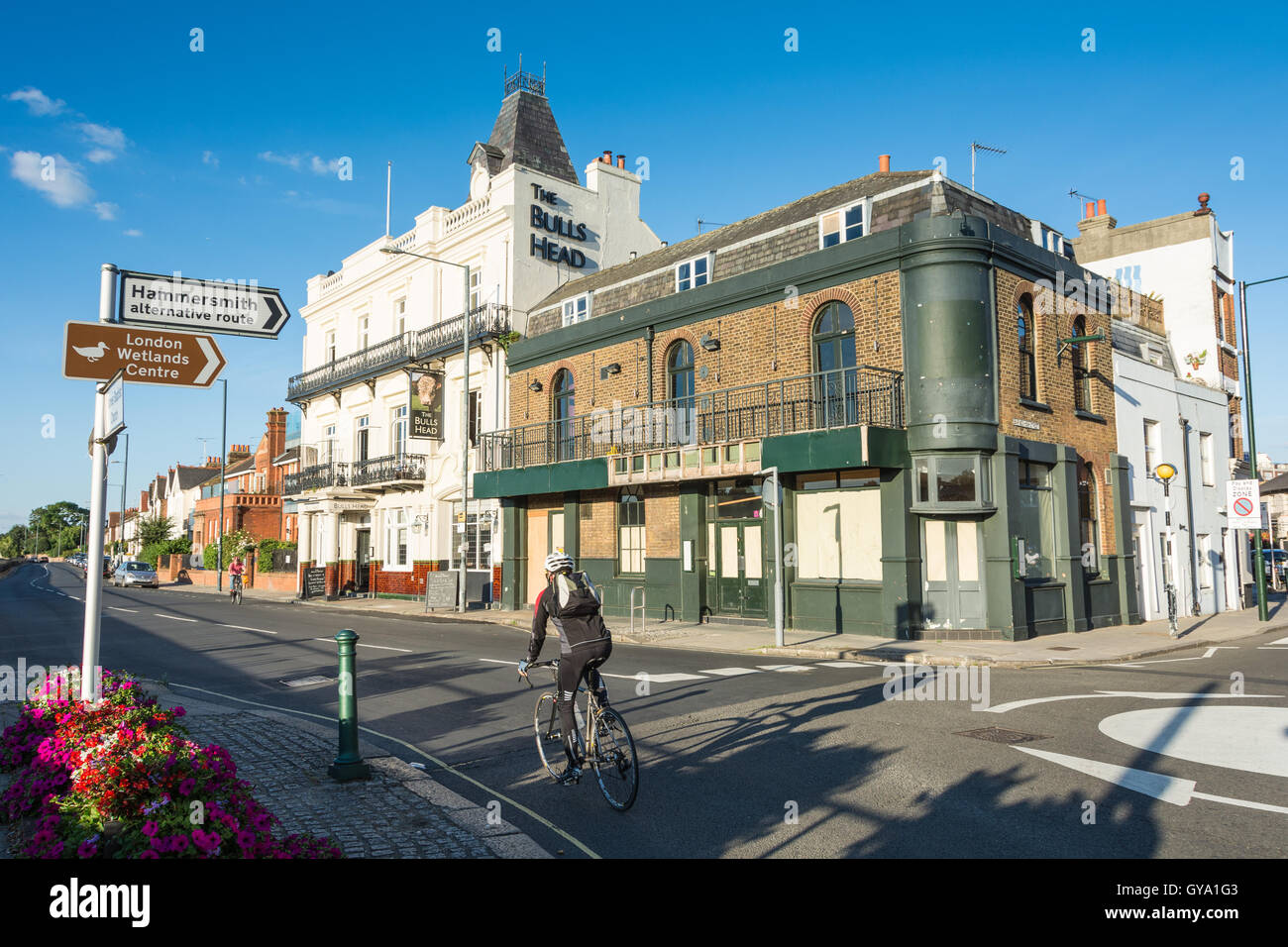 The Bull's Head public house in Barnes, SW London, UK Stock Photo - Alamy