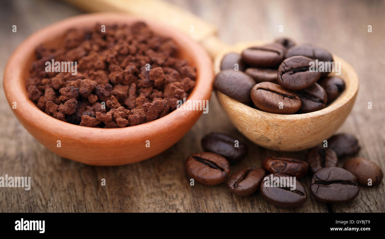 Roasted and crushed coffee bean in a wooden spoon and bowl Stock Photo ...
