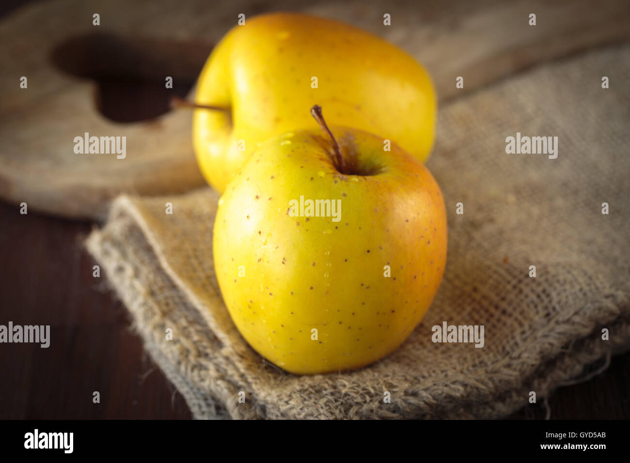 Fresh delicious yellow apple for an healthy meal Stock Photo - Alamy