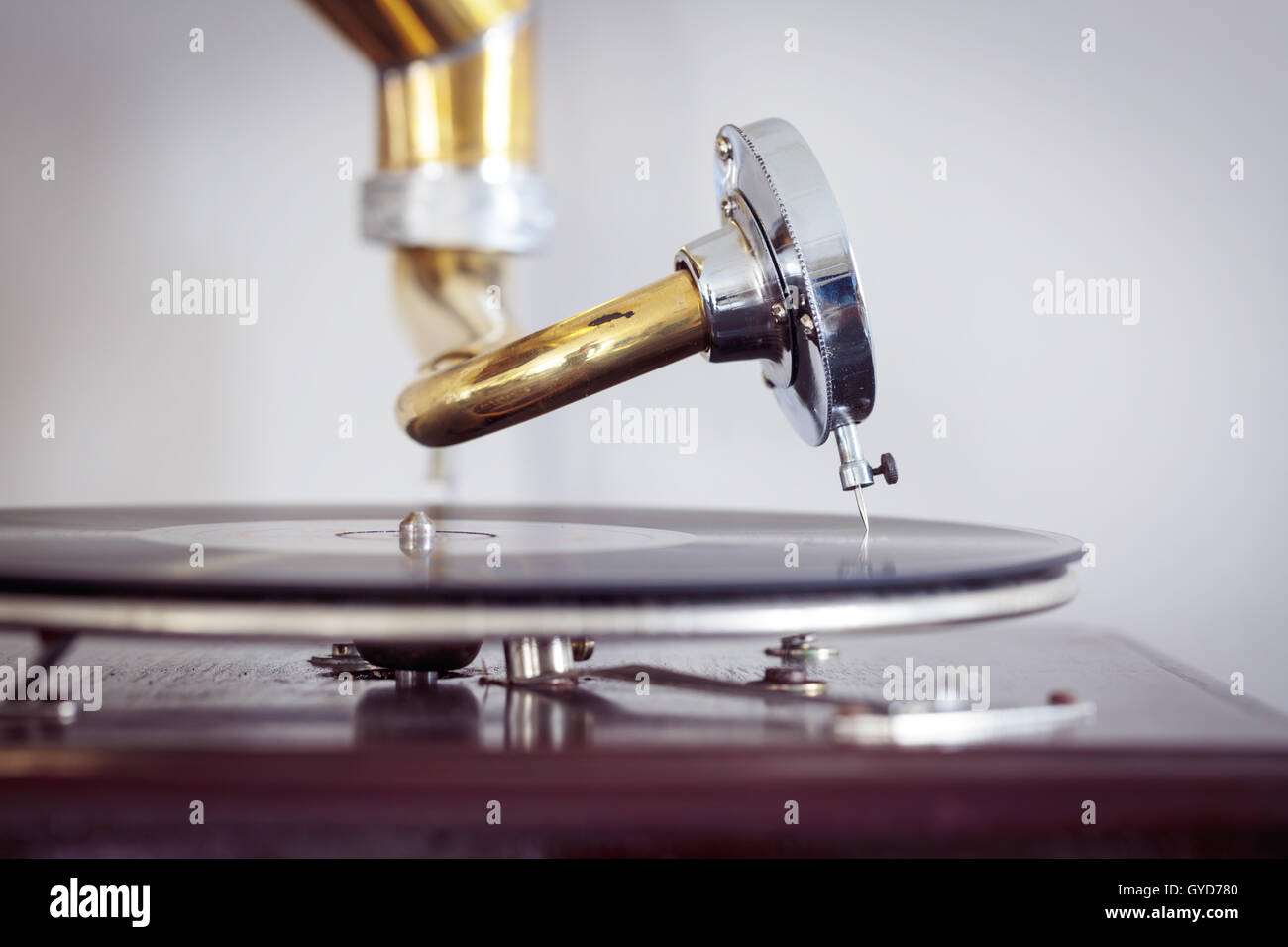 Closeup of a turntable needle from a vintage phonograph Stock Photo - Alamy