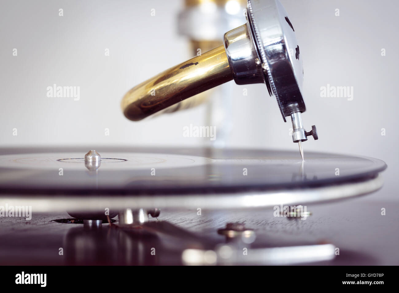 Closeup of a turntable needle from a vintage phonograph Stock Photo - Alamy