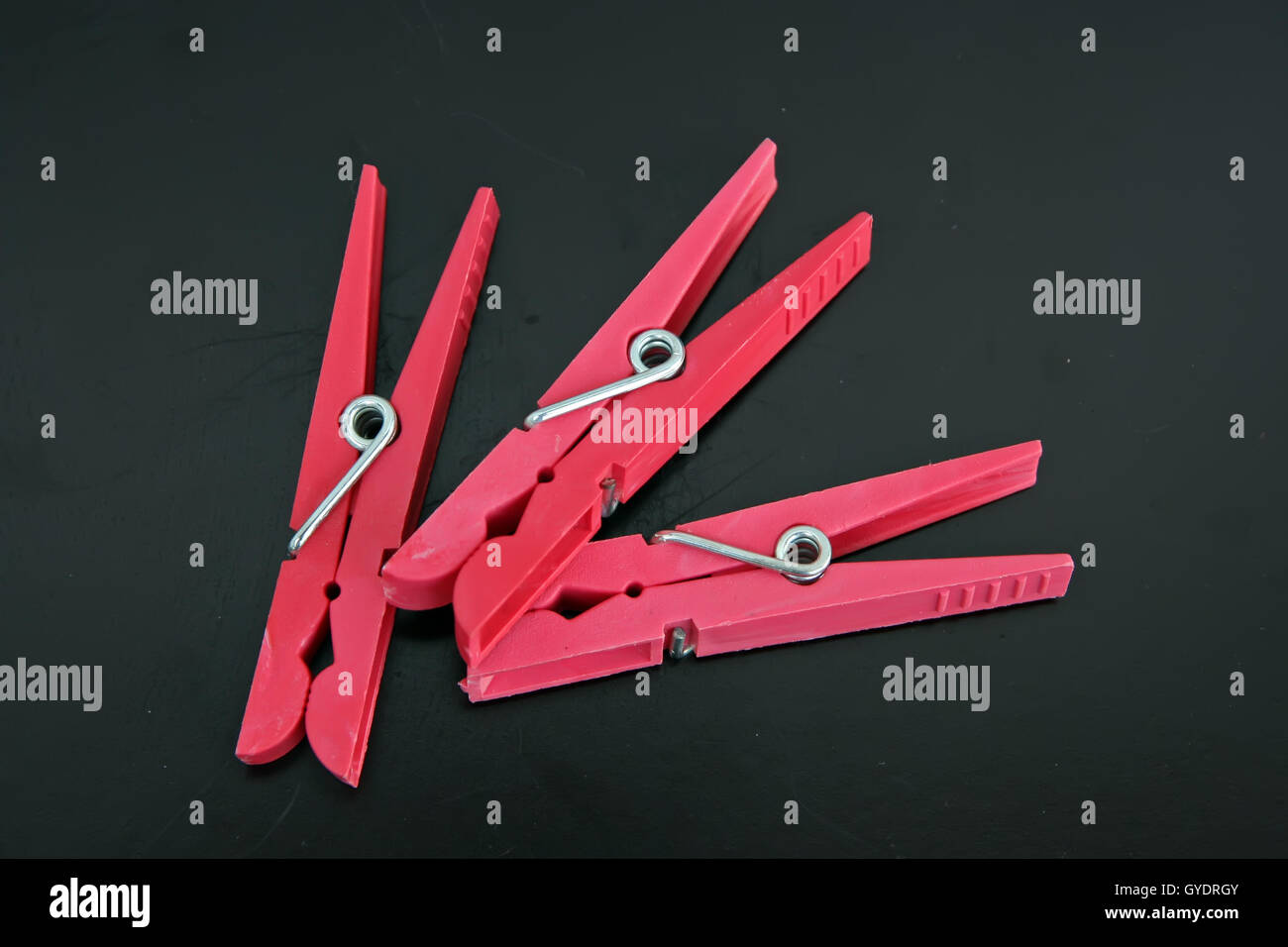 Red plastic clothespin. Bunch of clothespin Stock Photo - Alamy