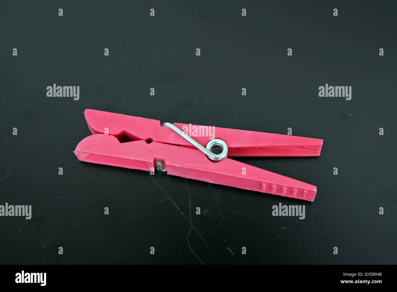 Red plastic clothespin. Bunch of clothespin Stock Photo - Alamy