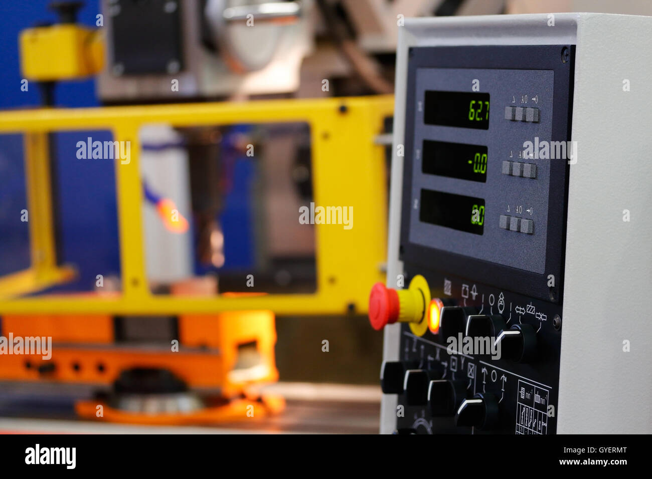 Vertical milling machine hi-res stock photography and images - Alamy