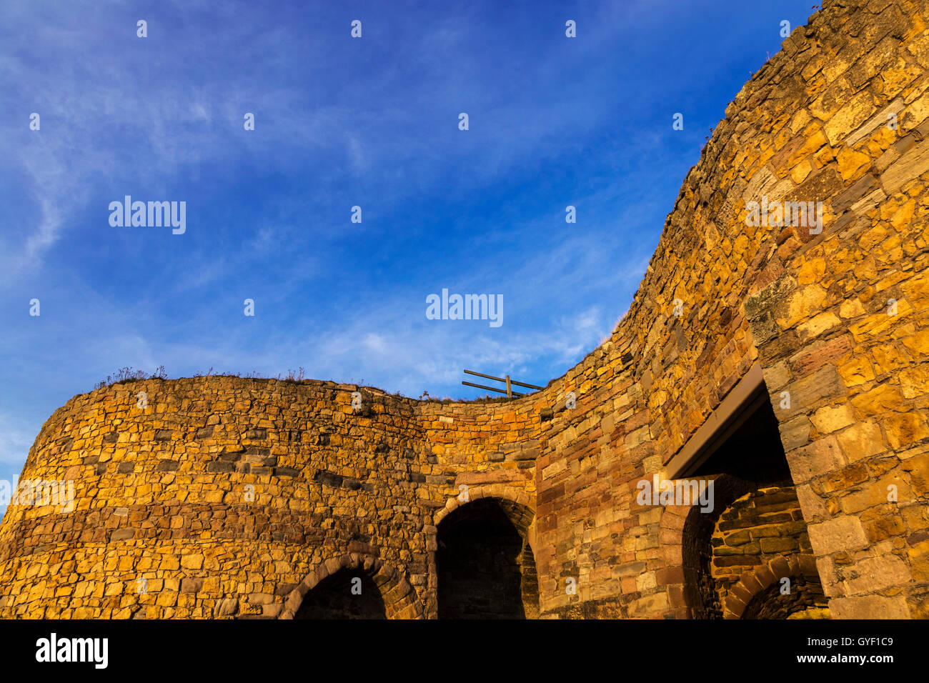 Ancient Lime Kilns at Beadnell Harbour Warmly Lit by Setting Sun Stock ...