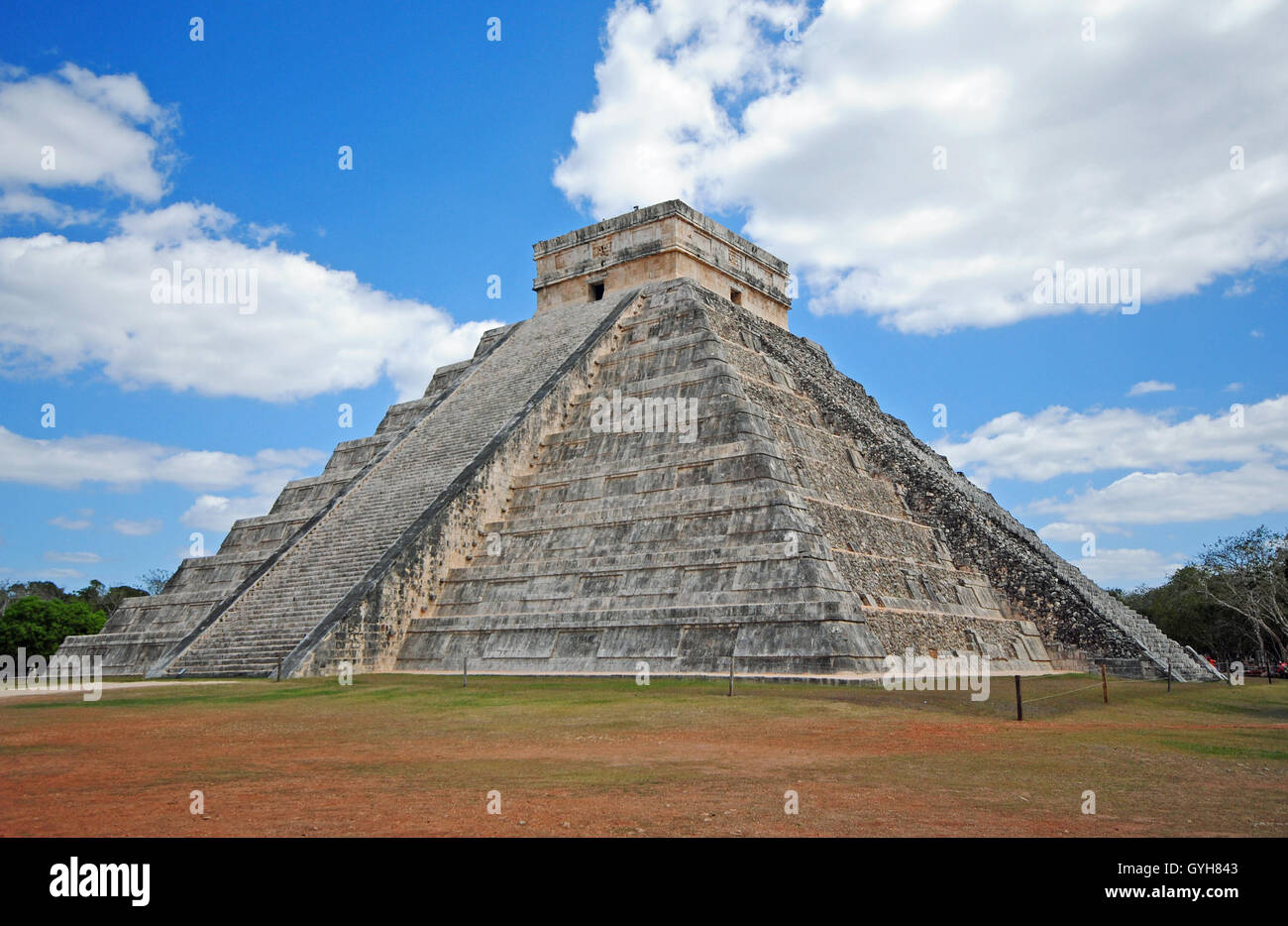 Pyramid El Castillo, Chichen Itza, Mexico Stock Photo - Alamy
