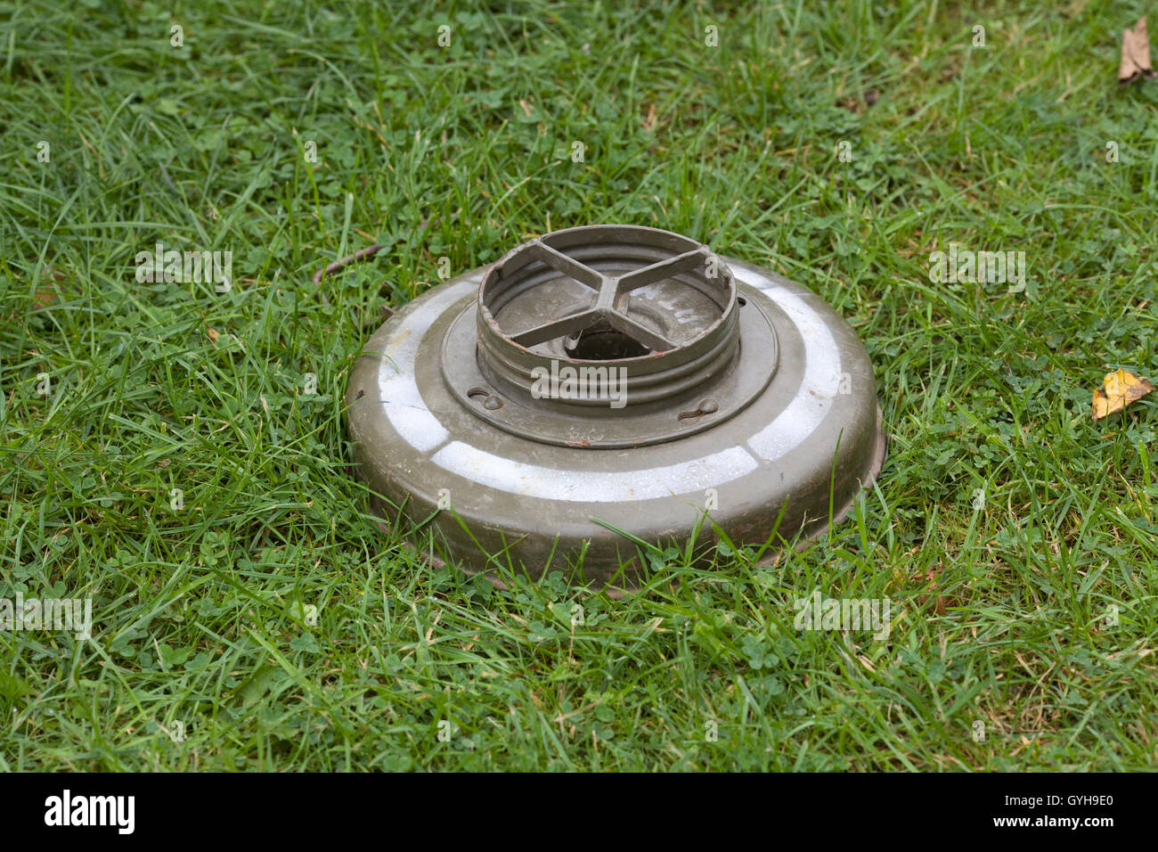Anti tank land mine hi-res stock photography and images - Alamy