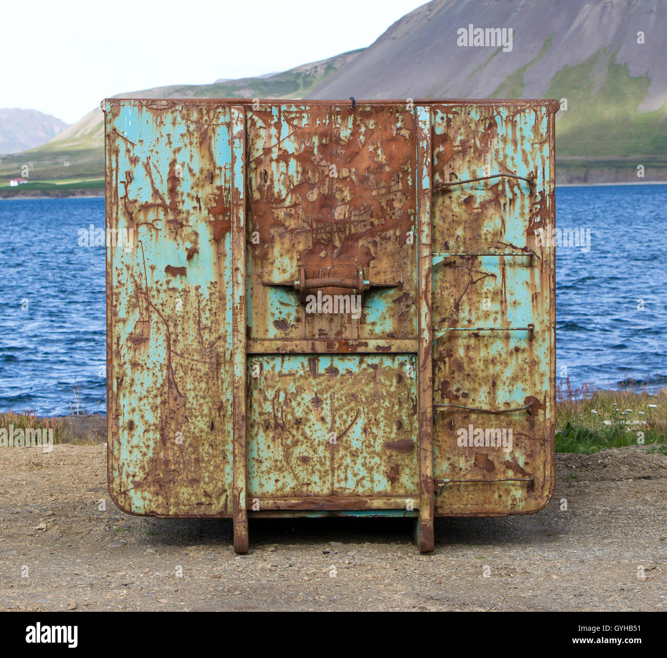 Abandoned shipping container hi-res stock photography and images - Alamy