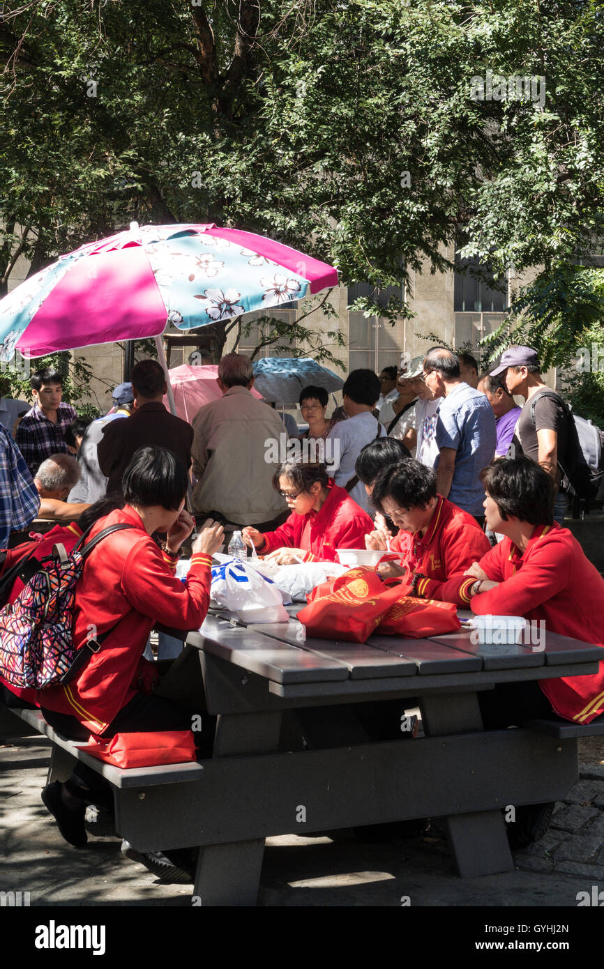 Columbus Park, Chinatown, NYC Stock Photo - Alamy