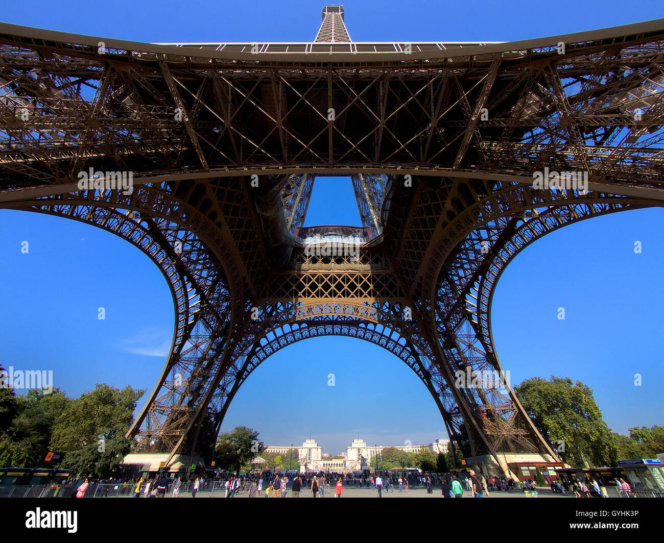 Bottom of the eiffel tower hi-res stock photography and images - Alamy