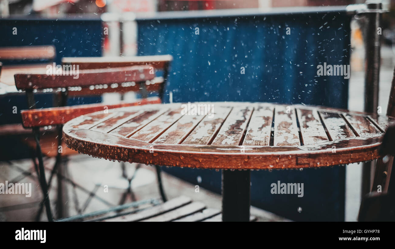 Rain bouncing off patio table Stock Photo - Alamy