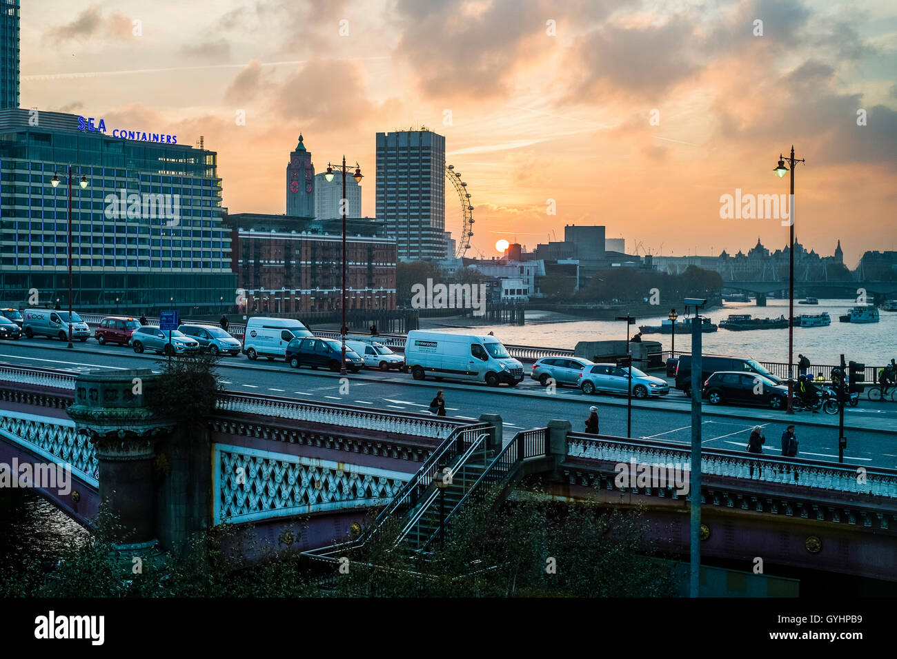London skyline sunset hi-res stock photography and images - Alamy