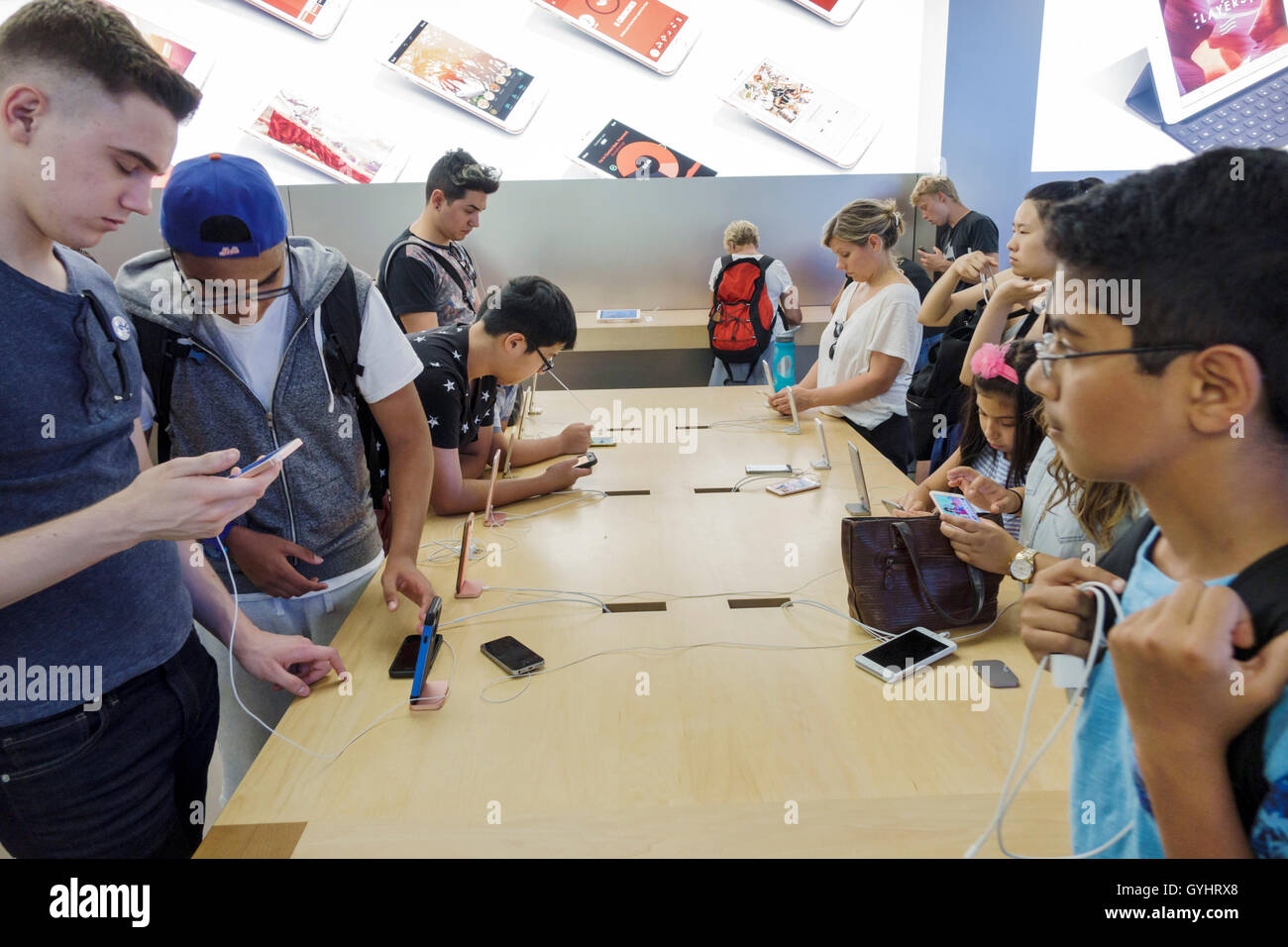 New York City,NY NYC,Manhattan,Midtown,Fifth Avenue,Apple store retail ...