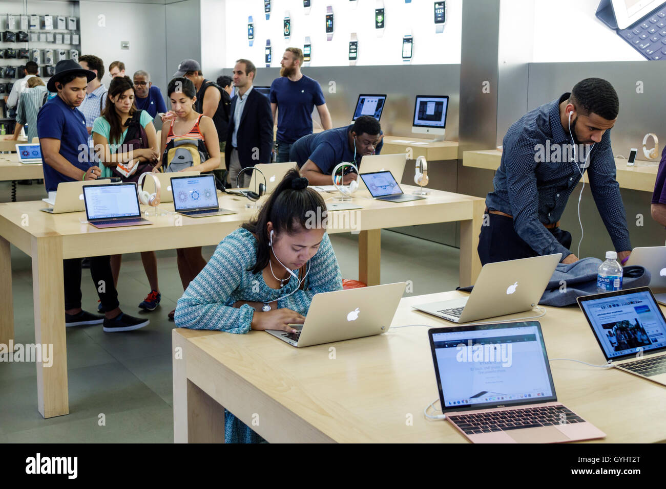 New York City,NY NYC,Manhattan,Midtown,Fifth Avenue,Apple store retail ...