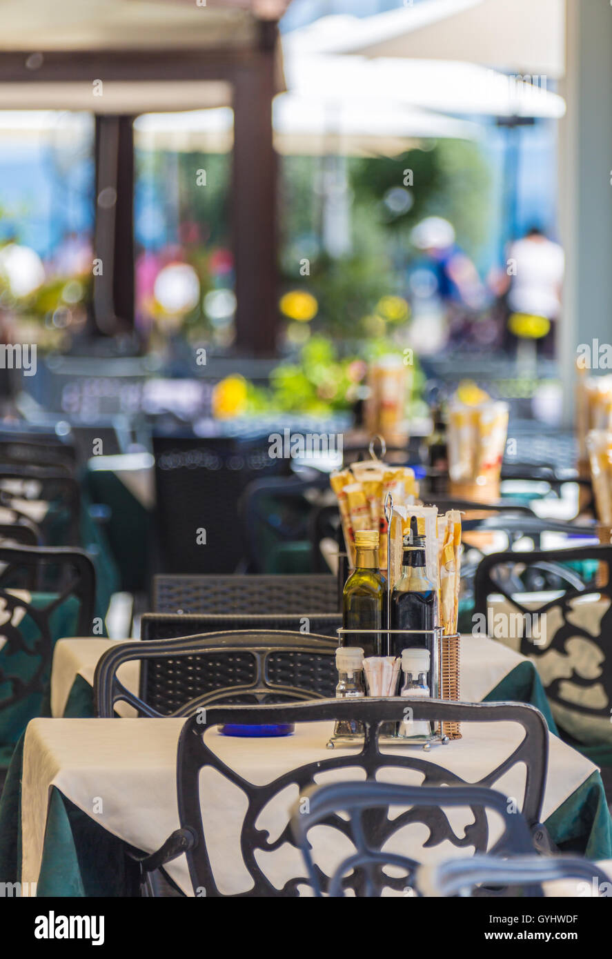 Fancy restaurant table hi-res stock photography and images - Alamy