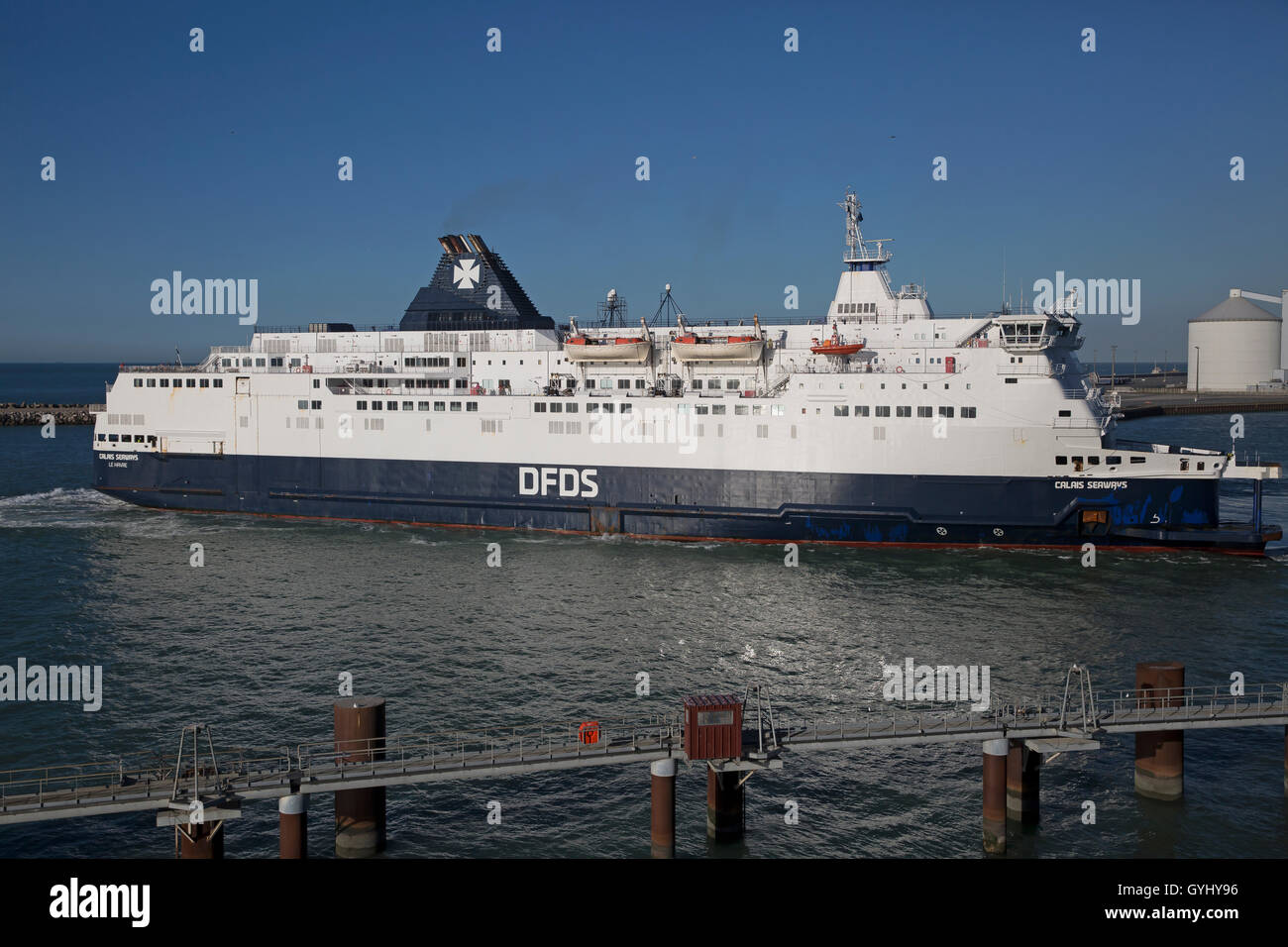 DFDS ship Calais Seaways arriving in Calais port France Stock Photo - Alamy