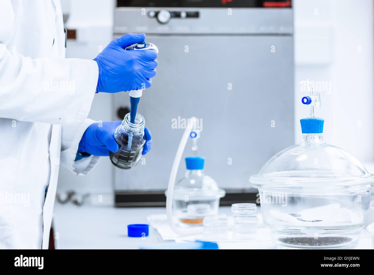 Hands of a researcher carrying out experiment in a lab Stock Photo - Alamy