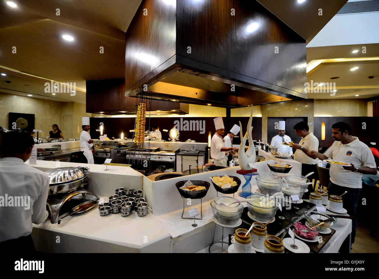 5 star hotel kitchen hi-res stock photography and images - Alamy