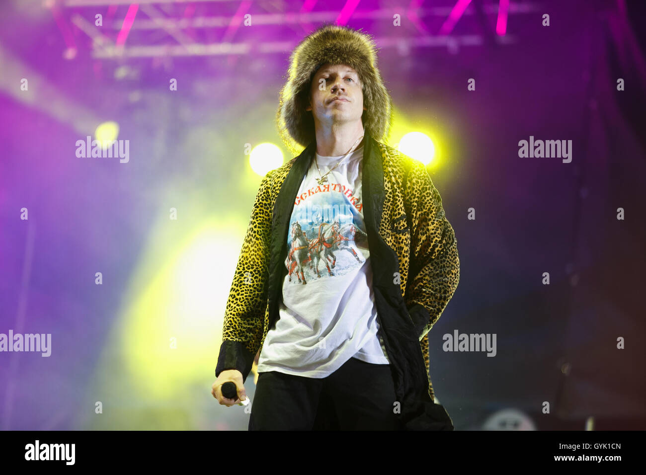 Macklemore & Ryan Lewis performing for the first time in Moscow, Russia ...