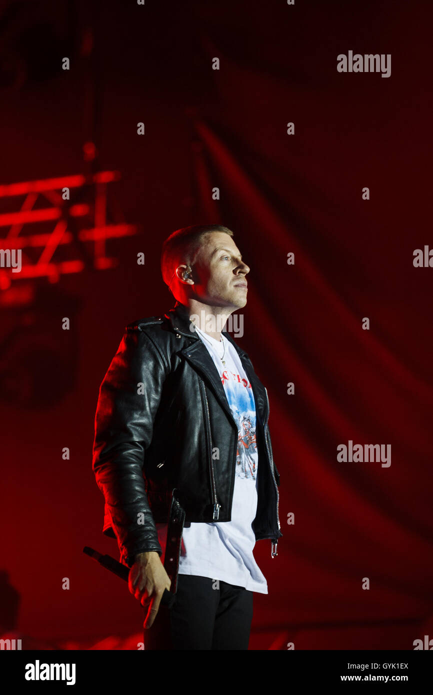 Macklemore & Ryan Lewis performing for the first time in Moscow, Russia ...