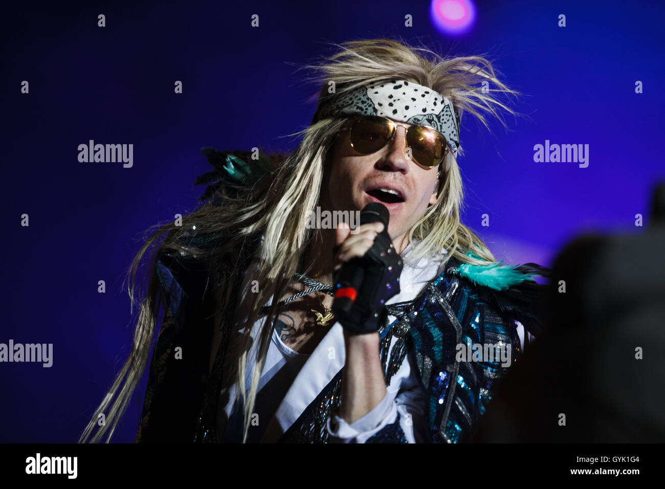 Macklemore & Ryan Lewis performing for the first time in Moscow, Russia ...