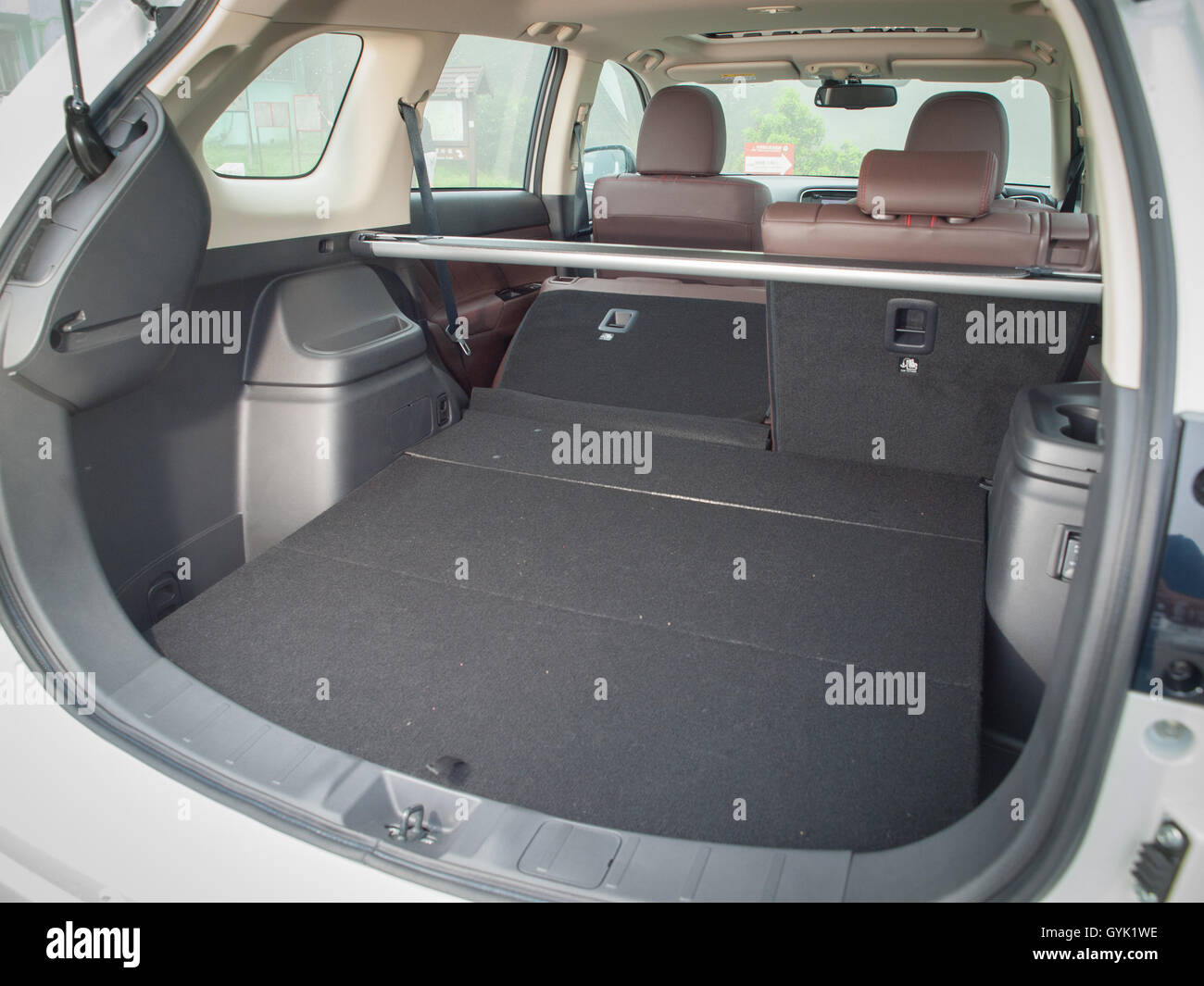 Mitsubishi outlander phev hi-res stock photography and images - Alamy