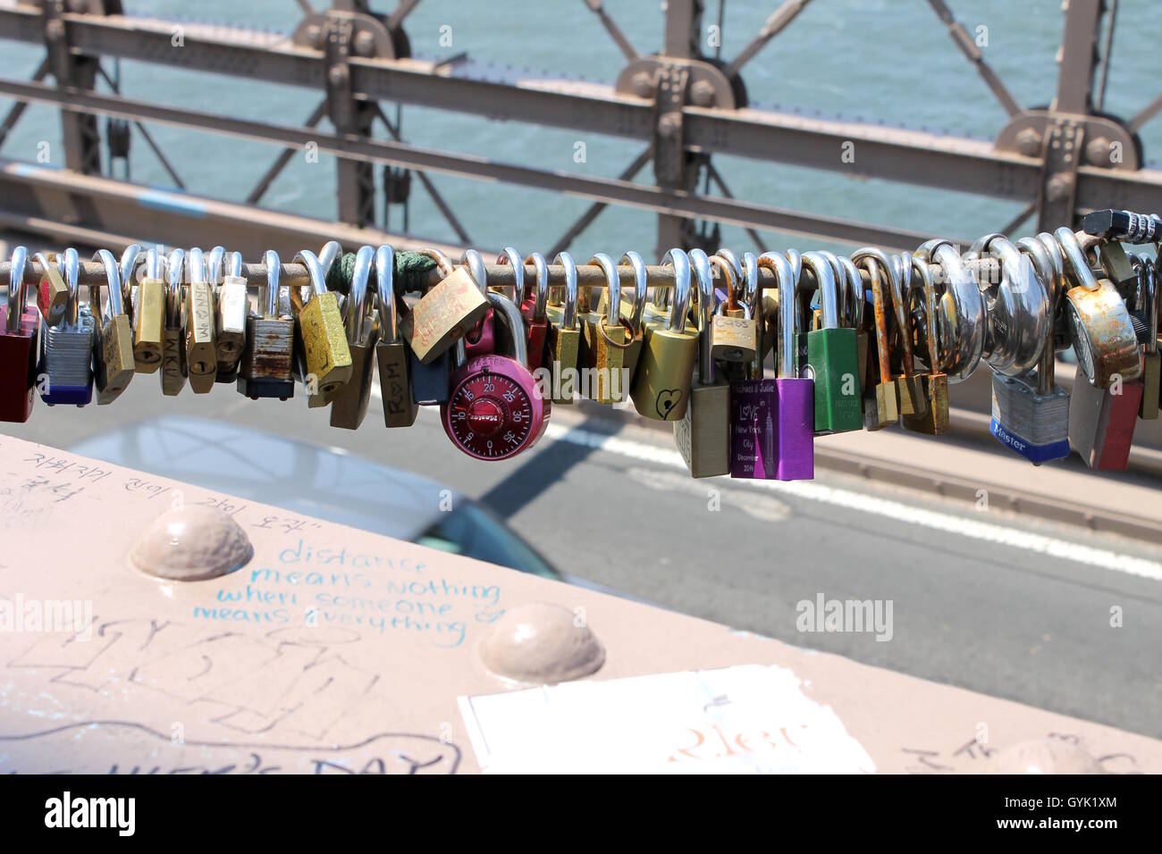 Love lock bridge brooklyn hi-res stock photography and images - Alamy