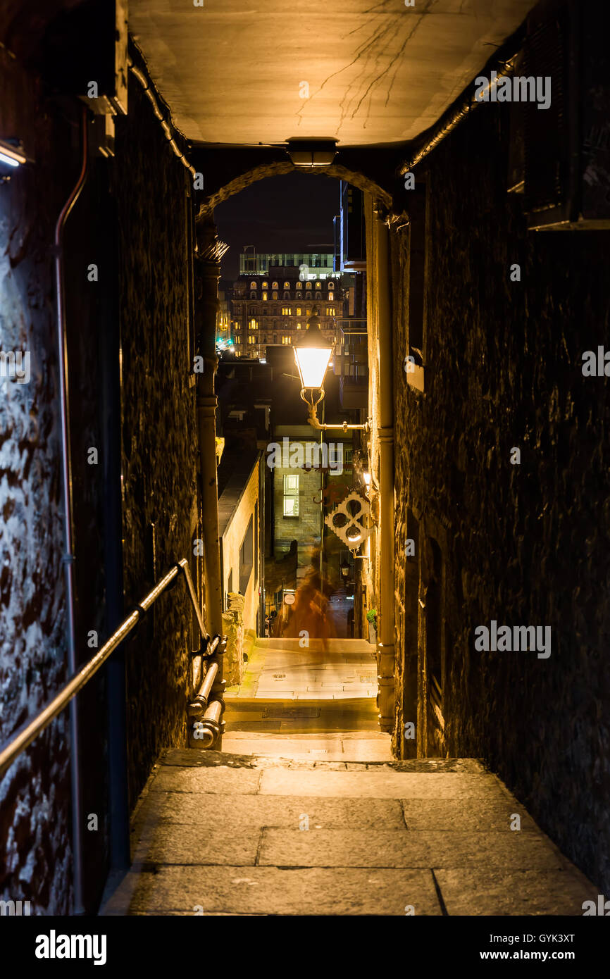 Scary alleyway hi-res stock photography and images - Alamy