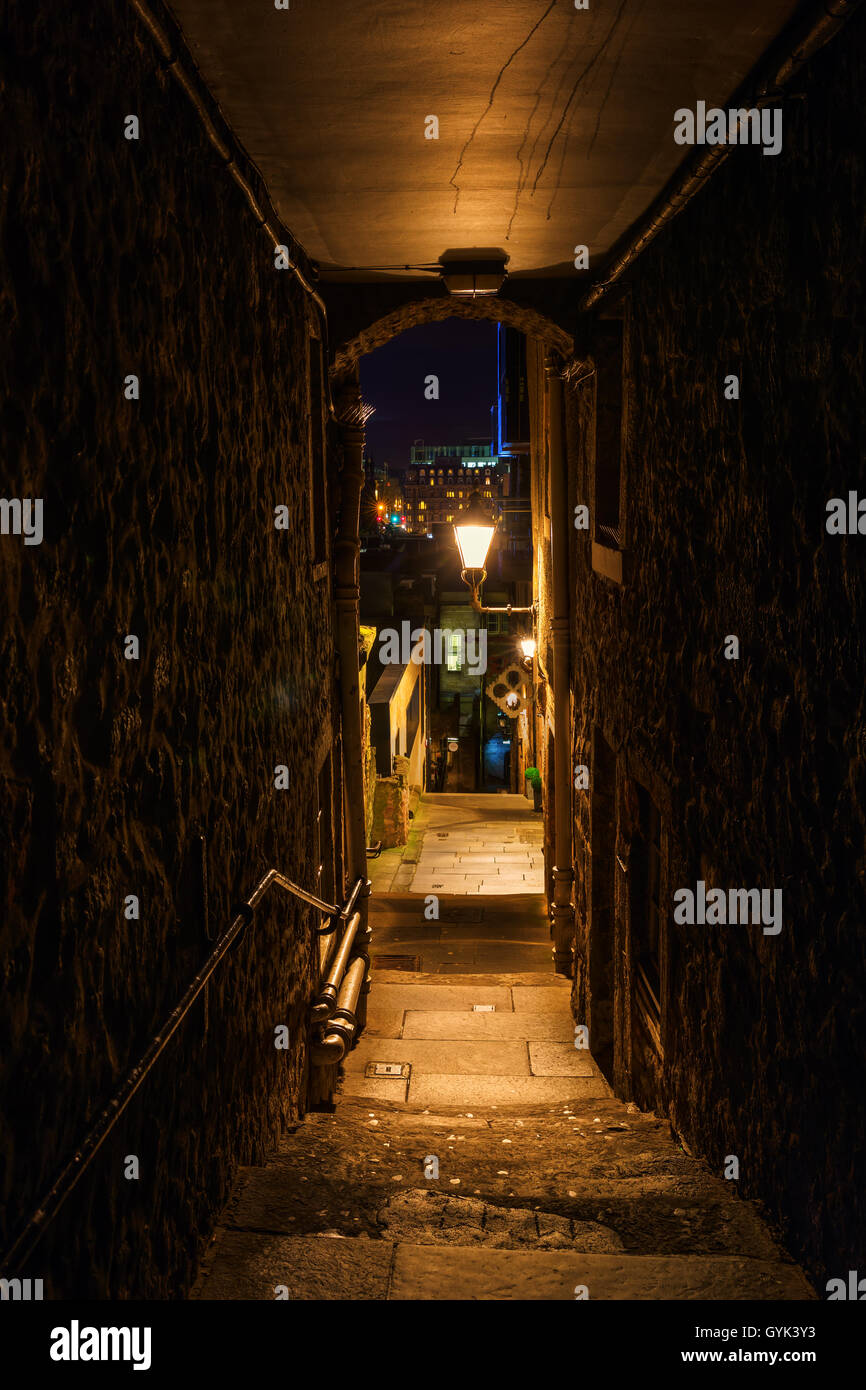 Scary alleyway hi-res stock photography and images - Alamy