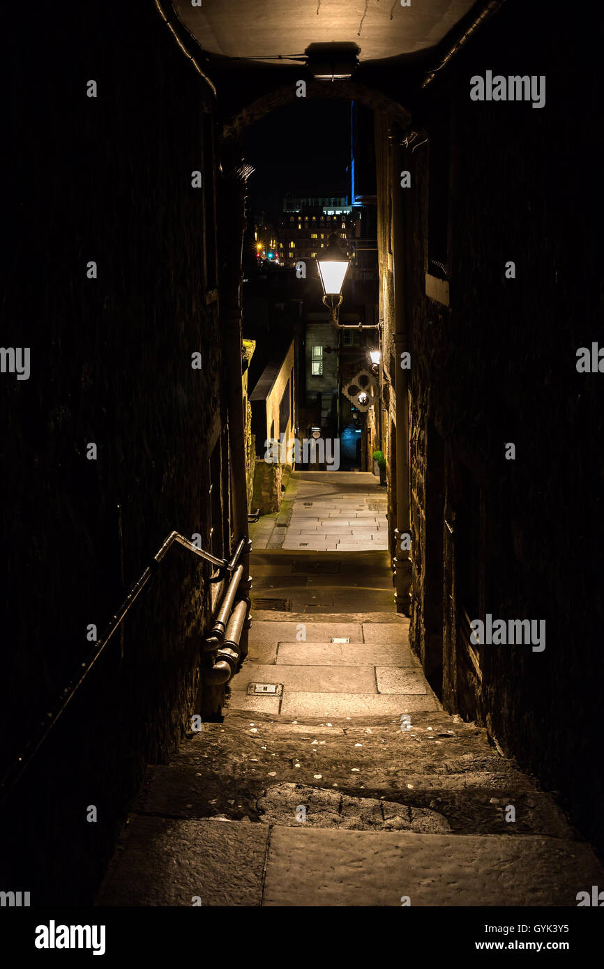 Scary alleyway hi-res stock photography and images - Alamy