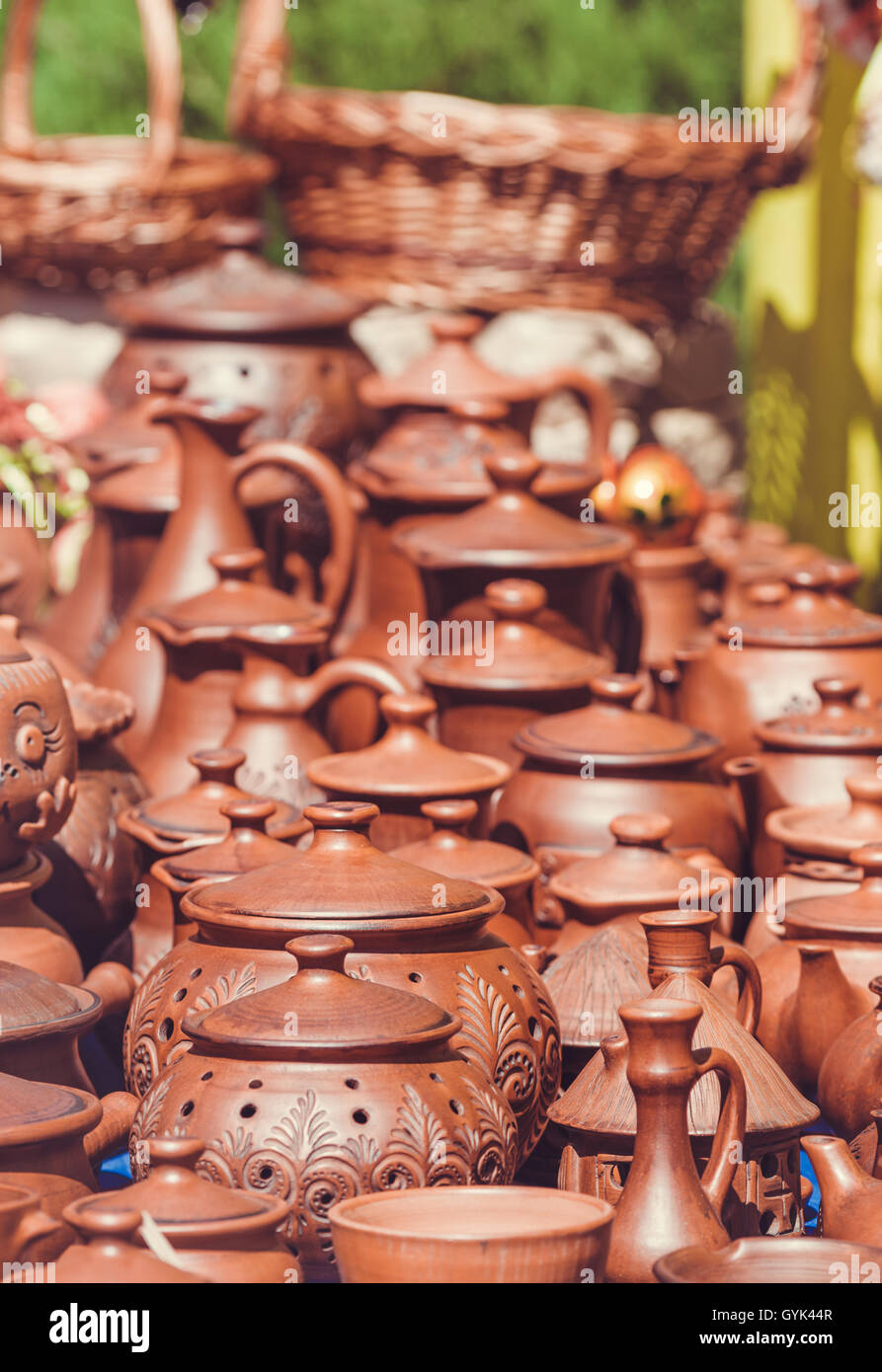 Souvenir pottery on market stand outdoor Stock Photo - Alamy