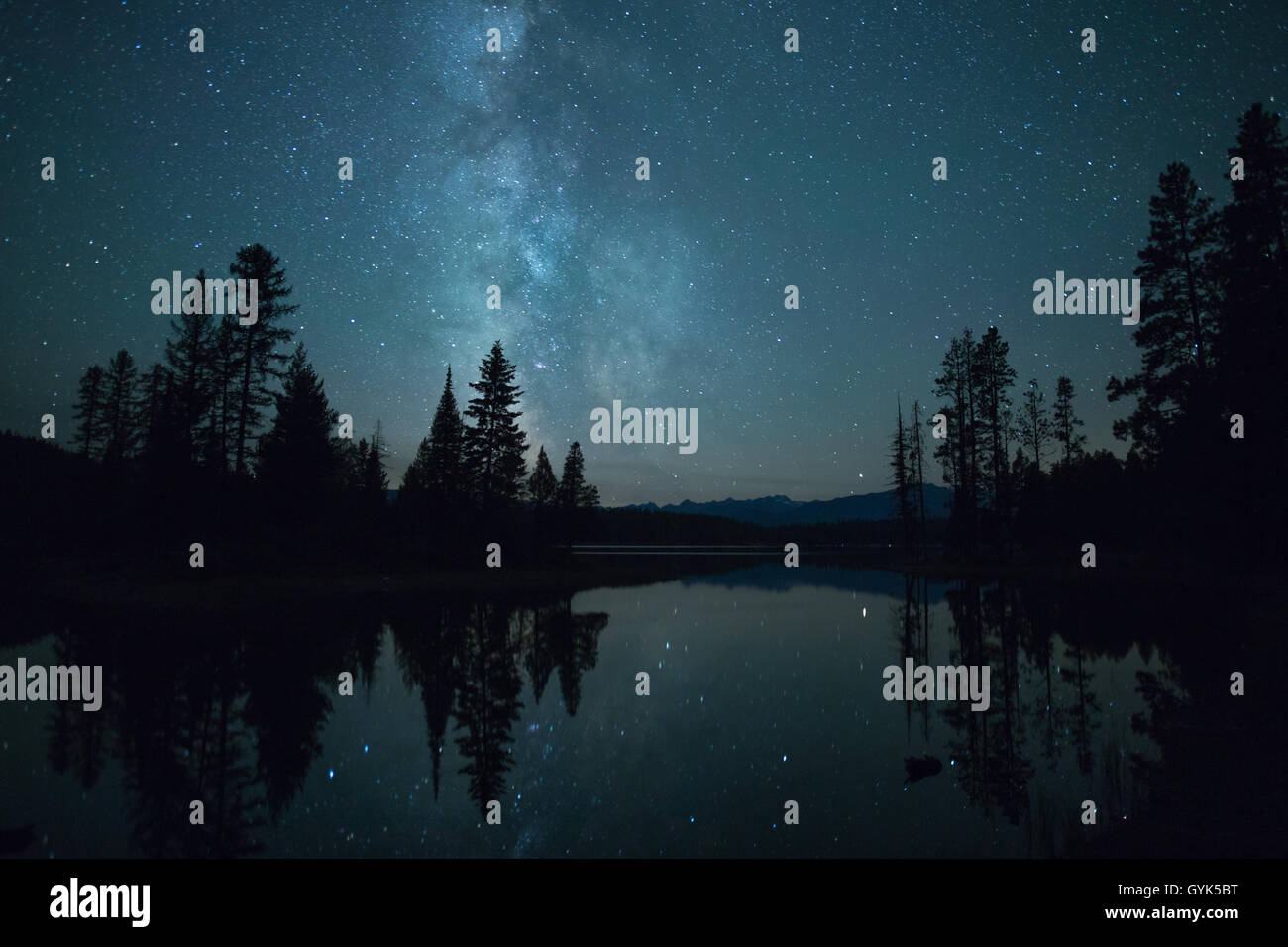 Stars over a lake hi-res stock photography and images - Alamy