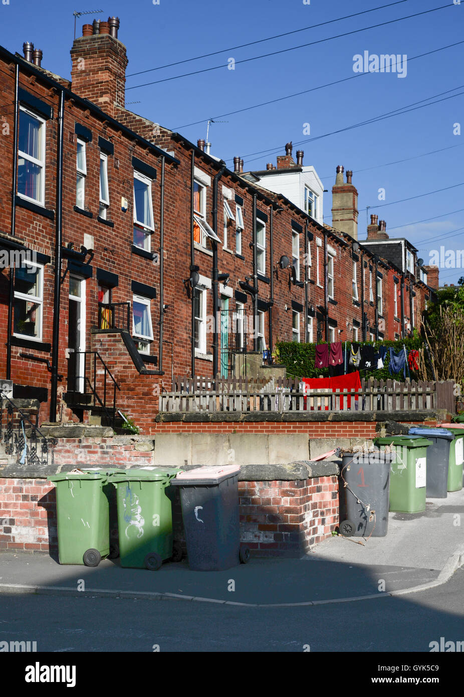 Terrace red brick houses in Leeds Stock Photo - Alamy